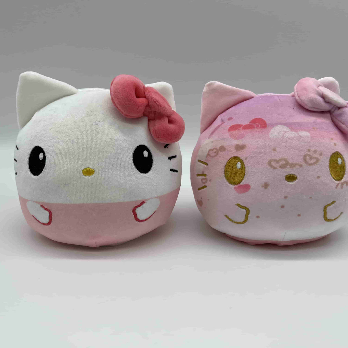 Plushiverse: Reversible Plushie 4In - Hello Kitty 50Th Anniversary Pin ...